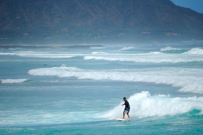 The 5 Best Surf Spots in Honolulu