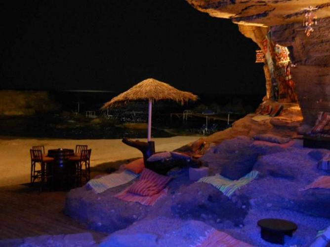 The 10 Best Bars In Rhodes, Greece