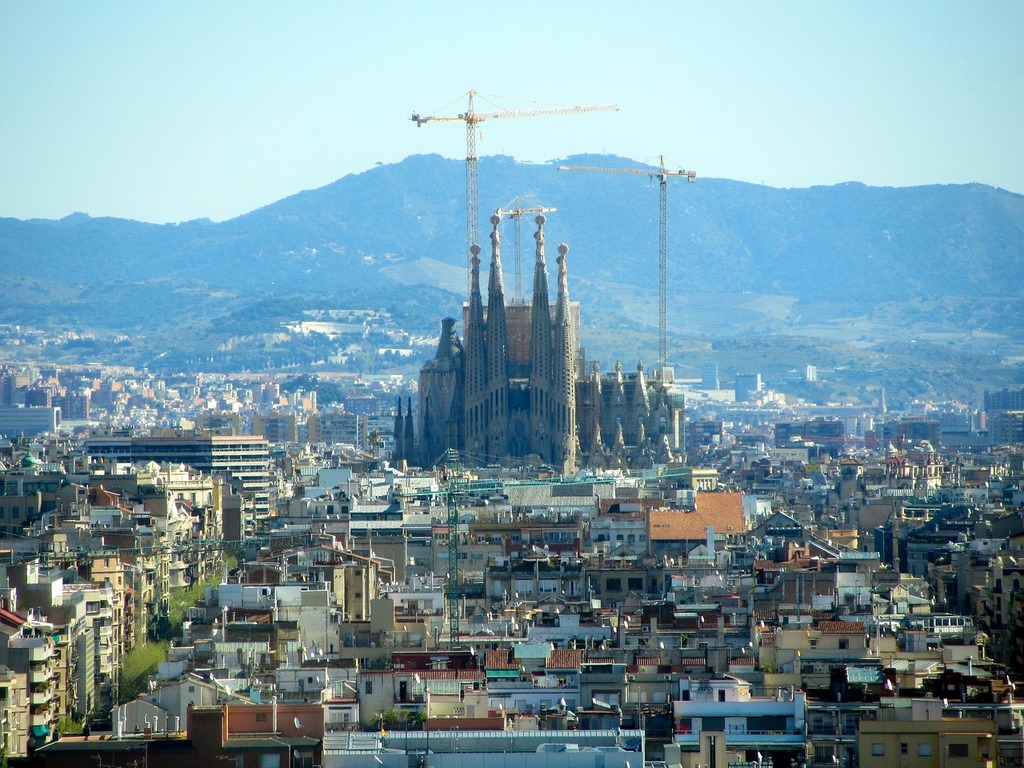 A Neighborhood Guide to L’Eixample: Barcelona